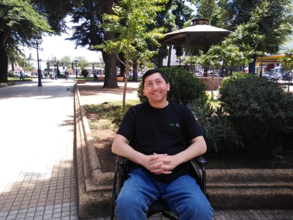 Jaime Bustos: la inspiradora historia del escritor chileno que convirtió los obstáculos en arte ...